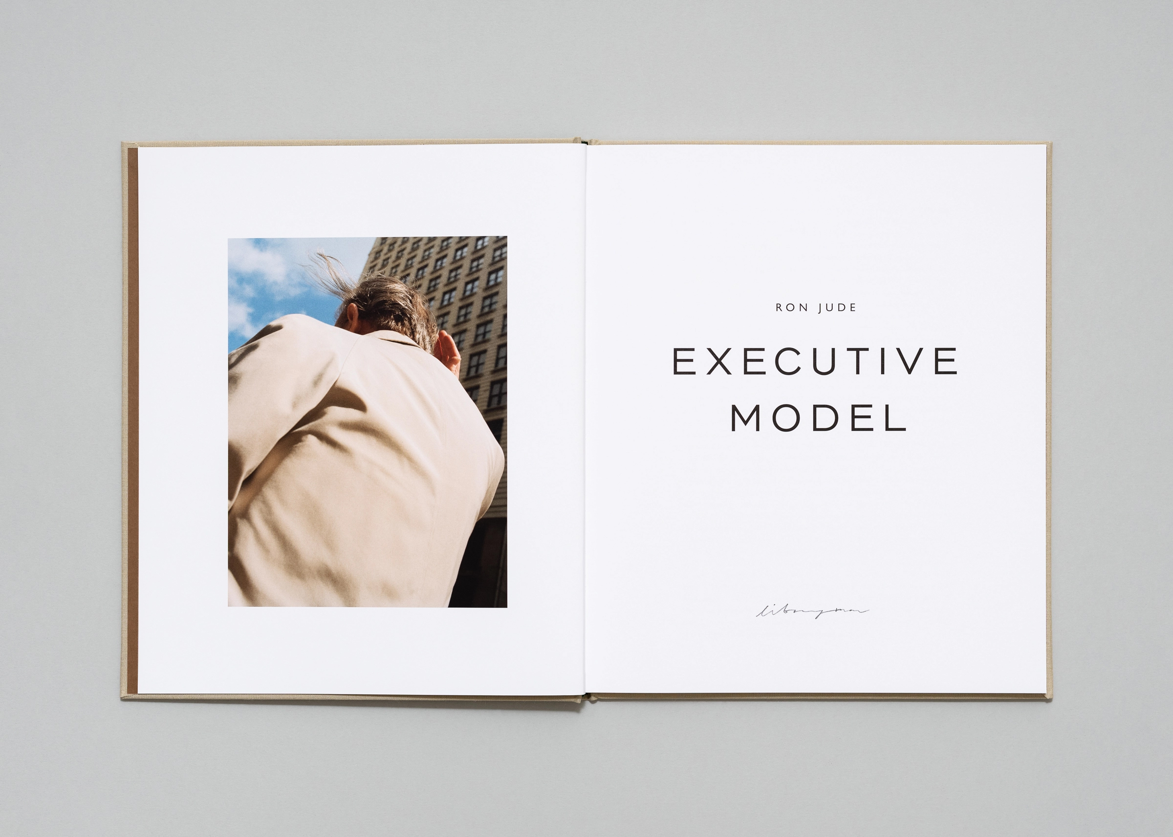 Ron Jude – Executive Model – www.photobookstore.nl